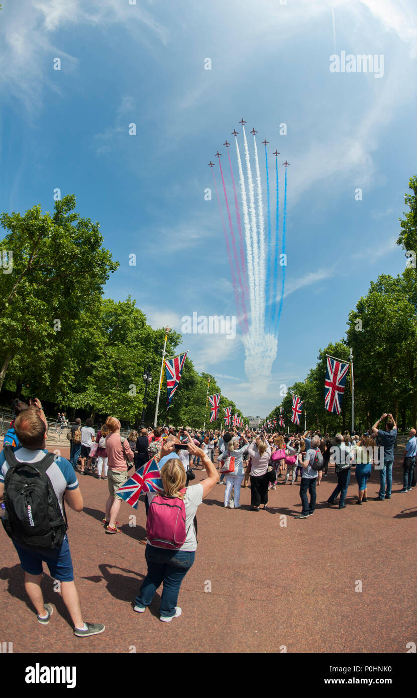 The Mall, London, UK. 9 June, 2018. The world famous Queen’s Birthday ...