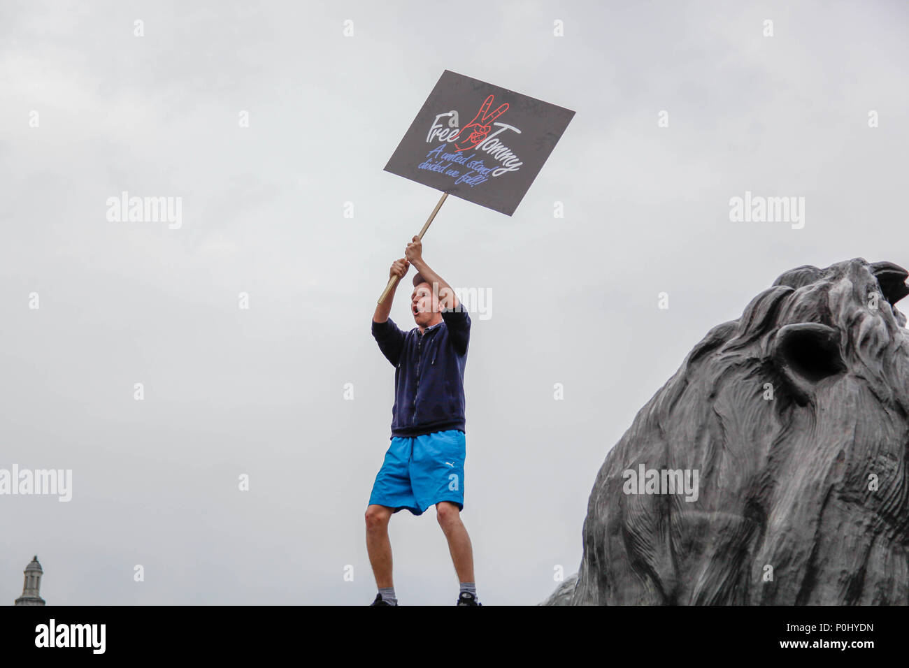 Tommy robinson supporter arrested hi-res stock photography and images ...