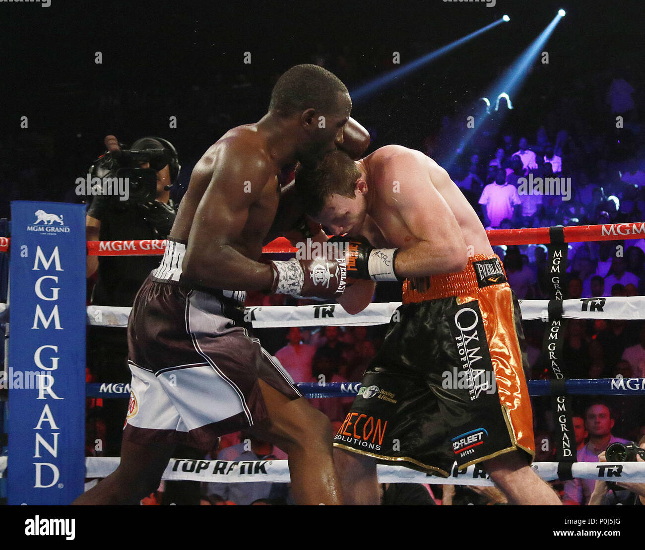 Las Vegas, Nevada, USA. 9th June, 2018. Undisputed Junior Welterweight ...