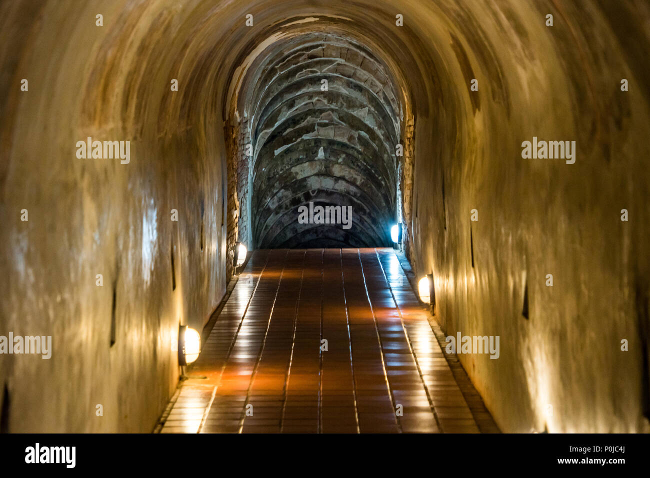 Tunnel vault hi-res stock photography and images - Alamy