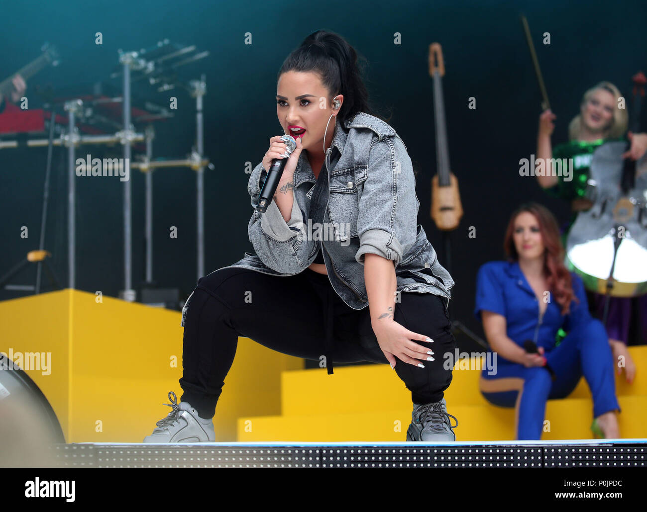 Demi lovato on stage demi hi-res stock photography and images - Alamy