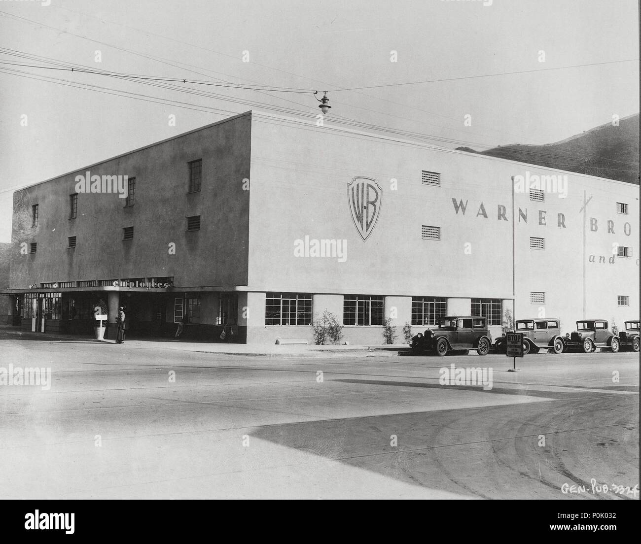 Description: Estudio Warner Bros.. Original Film Title: FILM HISTORY ...