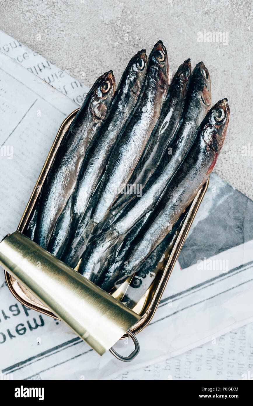 Fish wrapped in newspaper hi-res stock photography and images - Alamy