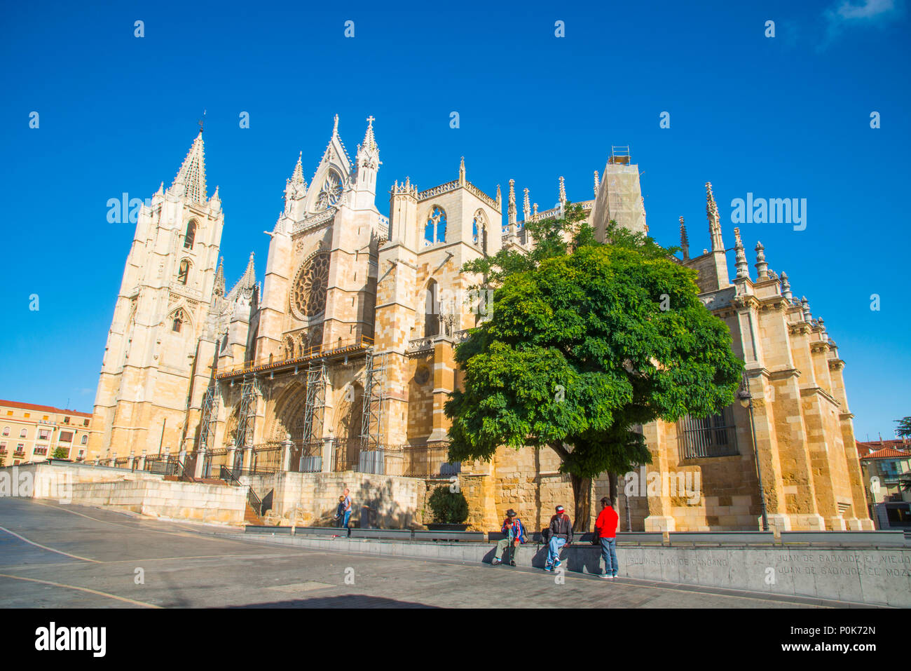 Fachada de la catedral de leon hi-res stock photography and images - Alamy