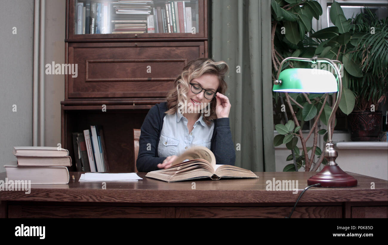 Woman Nodding High Resolution Stock Photography and Images - Alamy