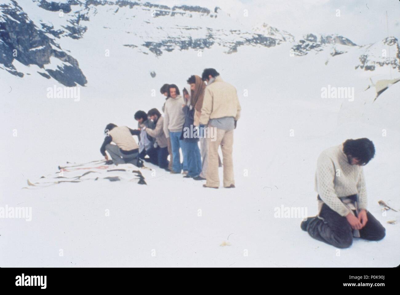 Alive 1993 hi-res stock photography and images - Alamy