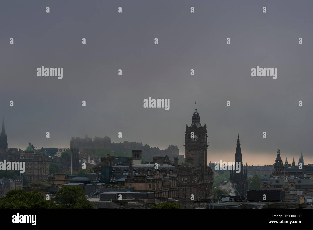An atmospheric view of Edinburgh Castle on a misty day Stock Photo - Alamy