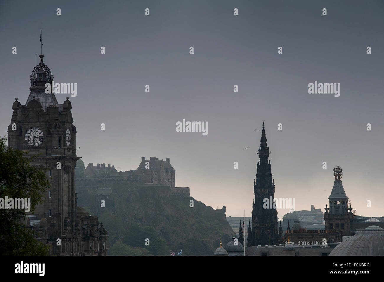 An atmospheric view of Edinburgh Castle on a misty day Stock Photo - Alamy