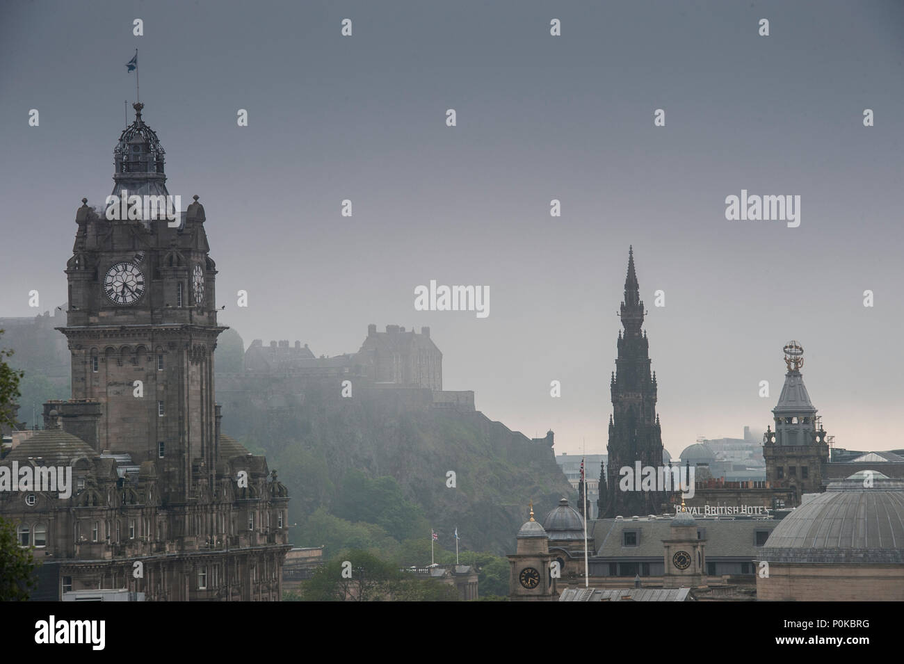 An atmospheric view of Edinburgh Castle on a misty day Stock Photo - Alamy