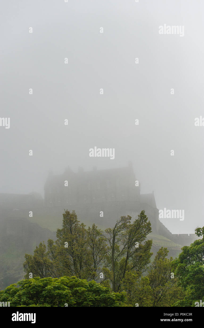 Haar edinburgh castle hi-res stock photography and images - Alamy