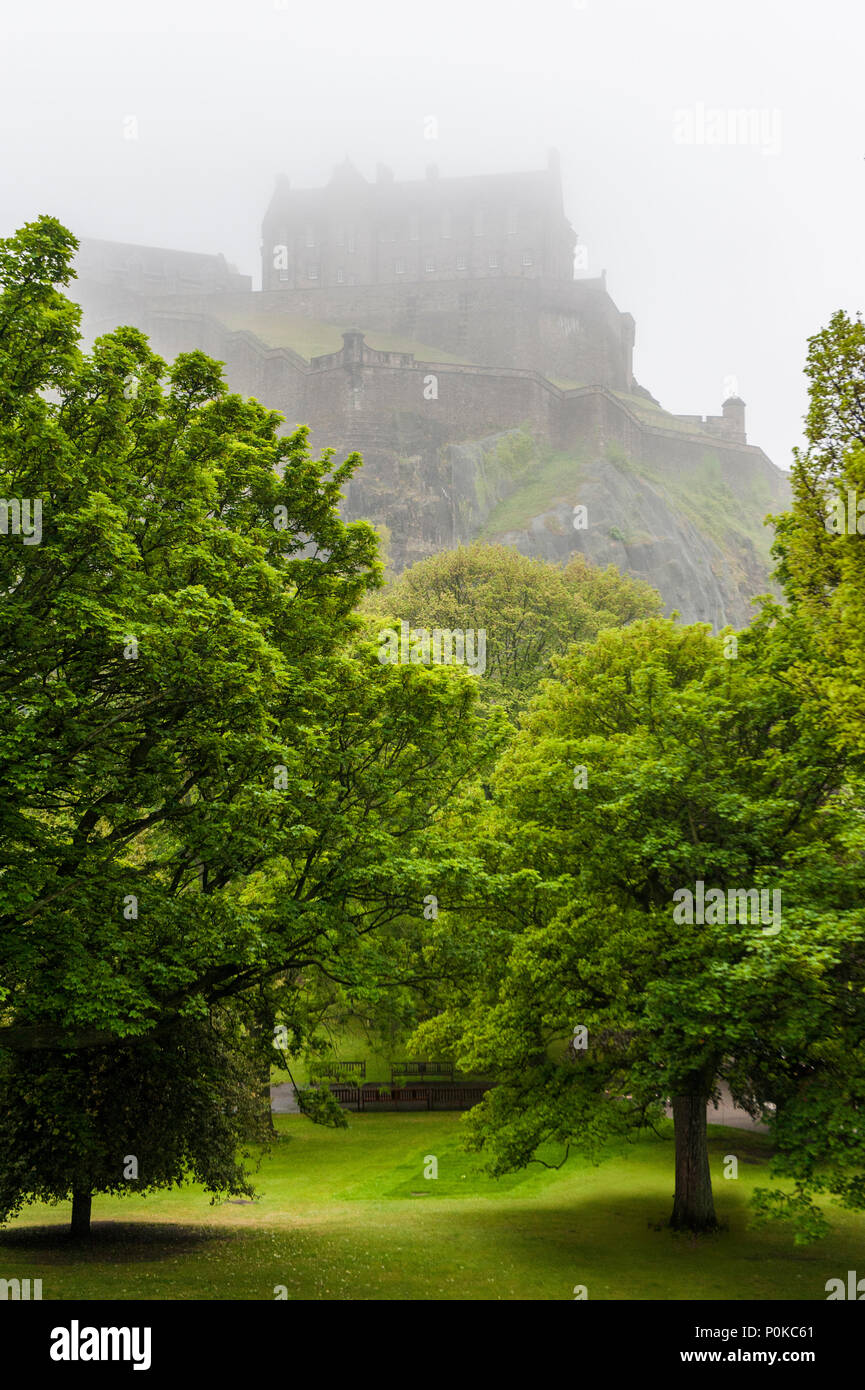 Haar edinburgh castle hi-res stock photography and images - Alamy
