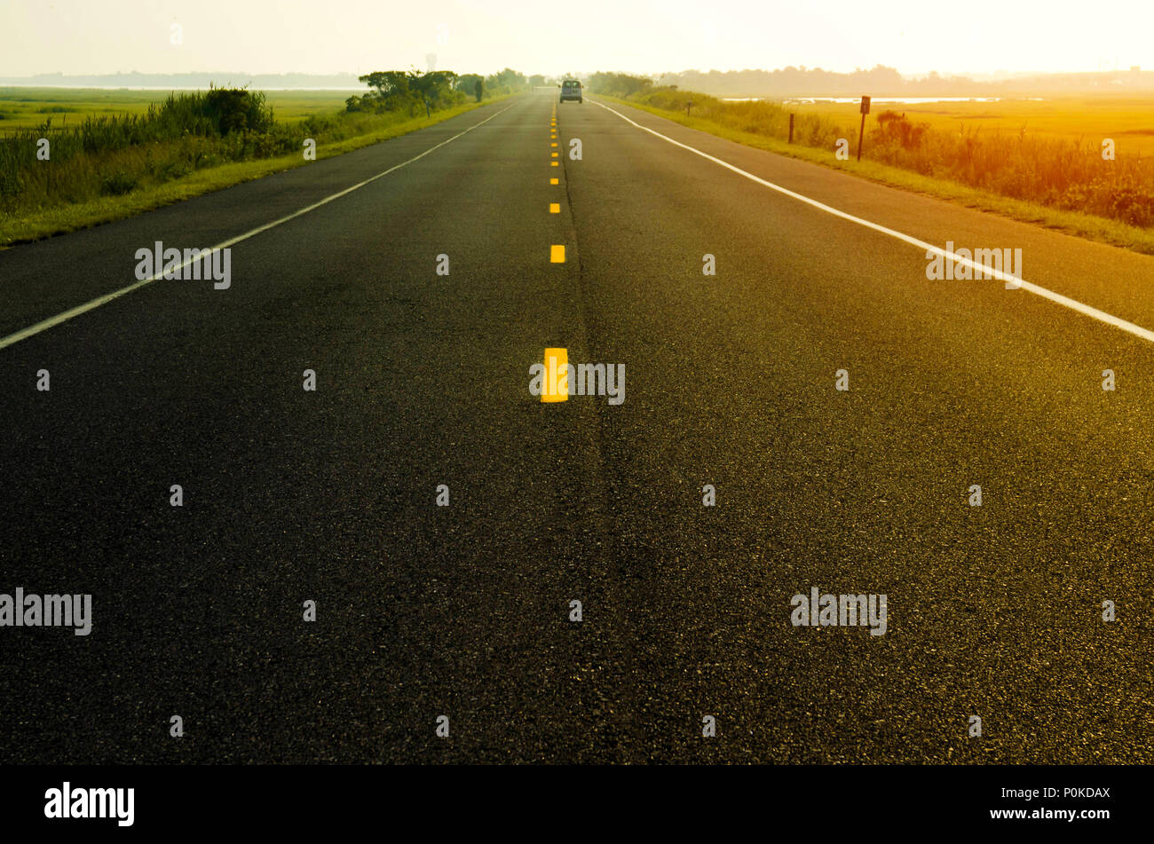 Road with yellow lines hi-res stock photography and images - Alamy