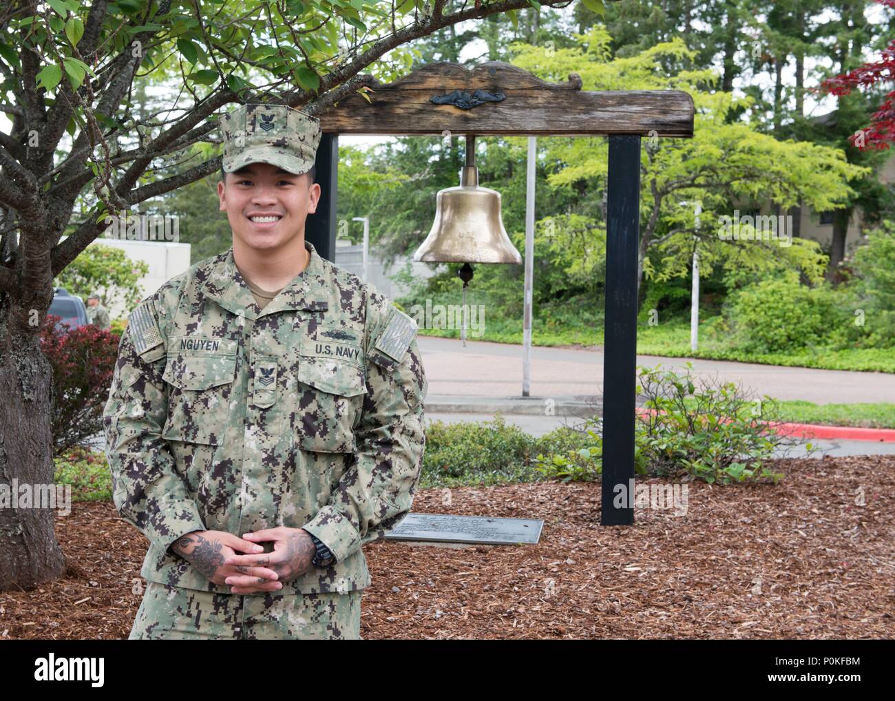 Marines helping each other hi-res stock photography and images - Alamy