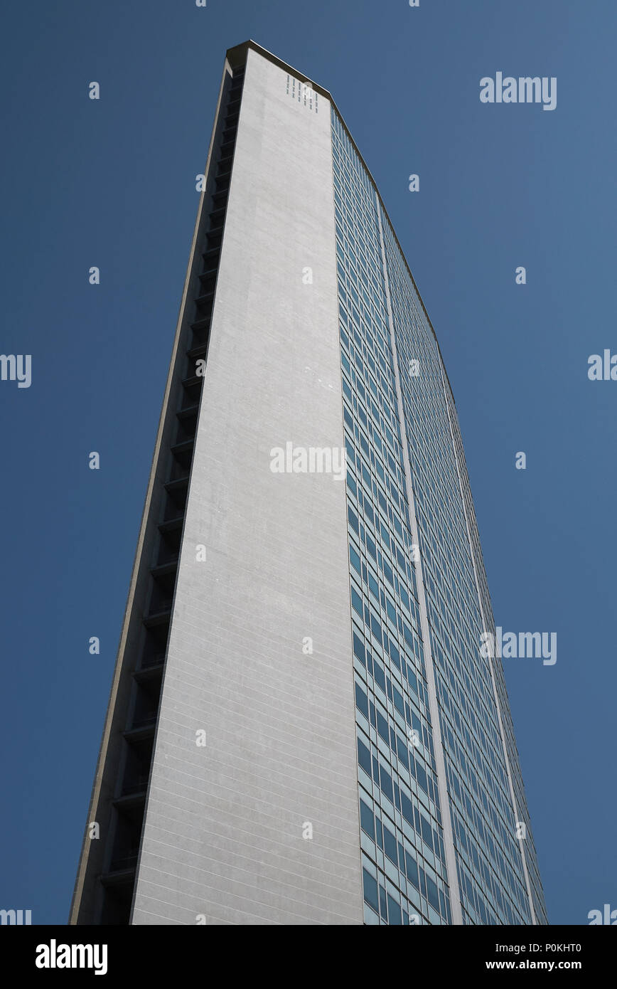 Pirellone design hi-res stock photography and images - Alamy
