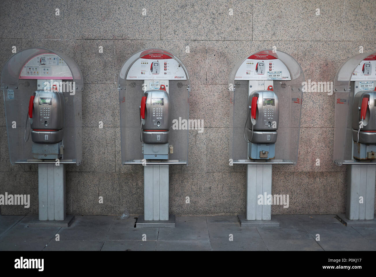 Italy payphone High Resolution Stock Photography and Images - Alamy