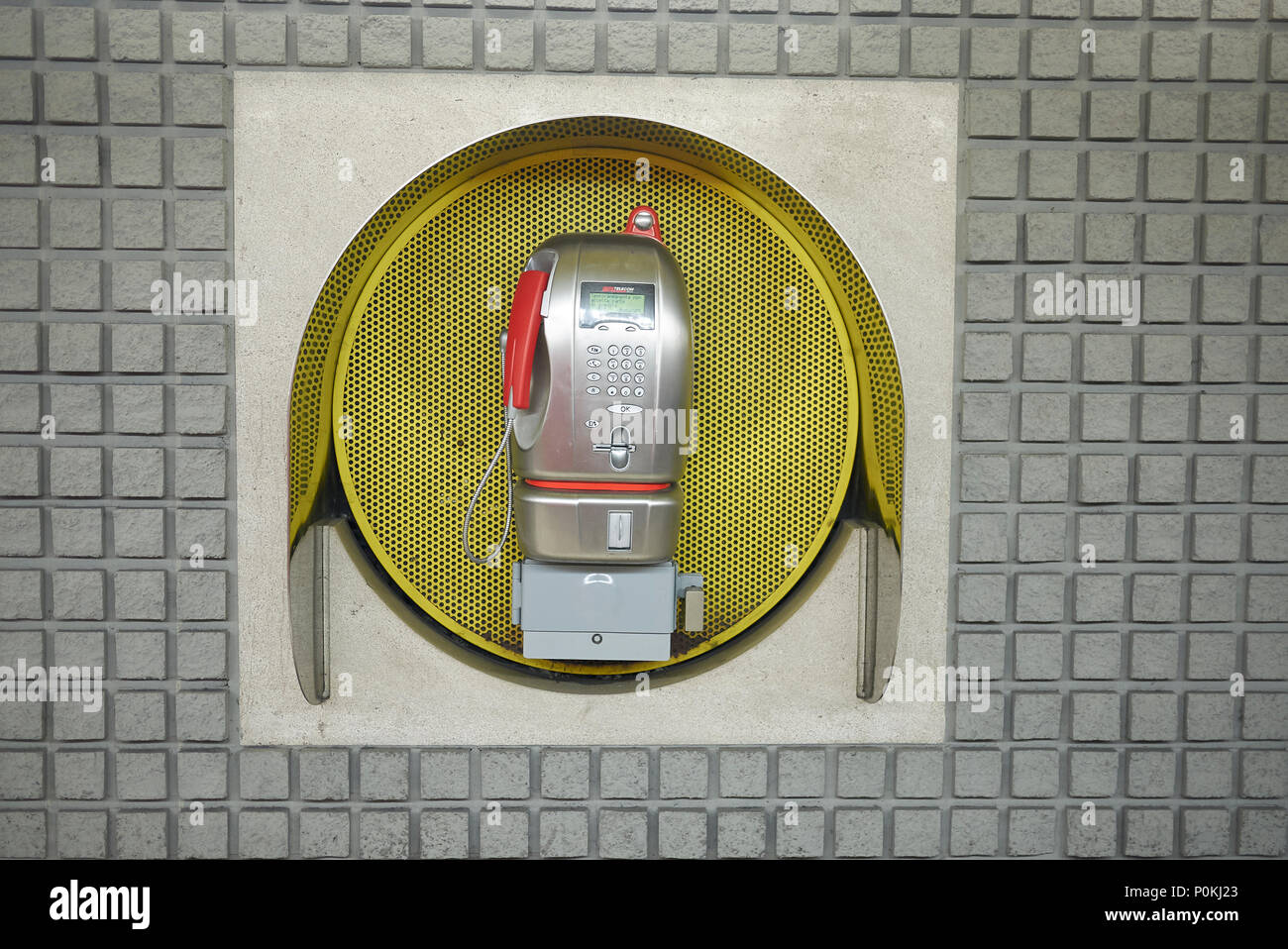 Italy payphone hi-res stock photography and images - Alamy