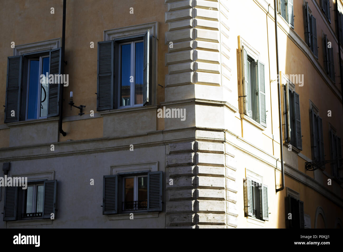 Shadows between buildings hi-res stock photography and images - Alamy