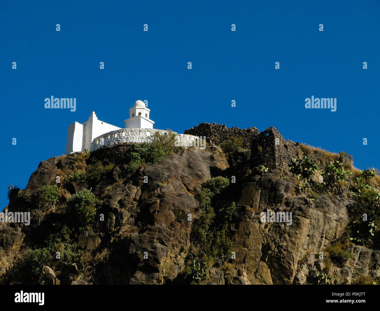 Qubba Mubaraka Syedna Hatim mustaali tomb in Hutaib, yemen Stock Photo ...
