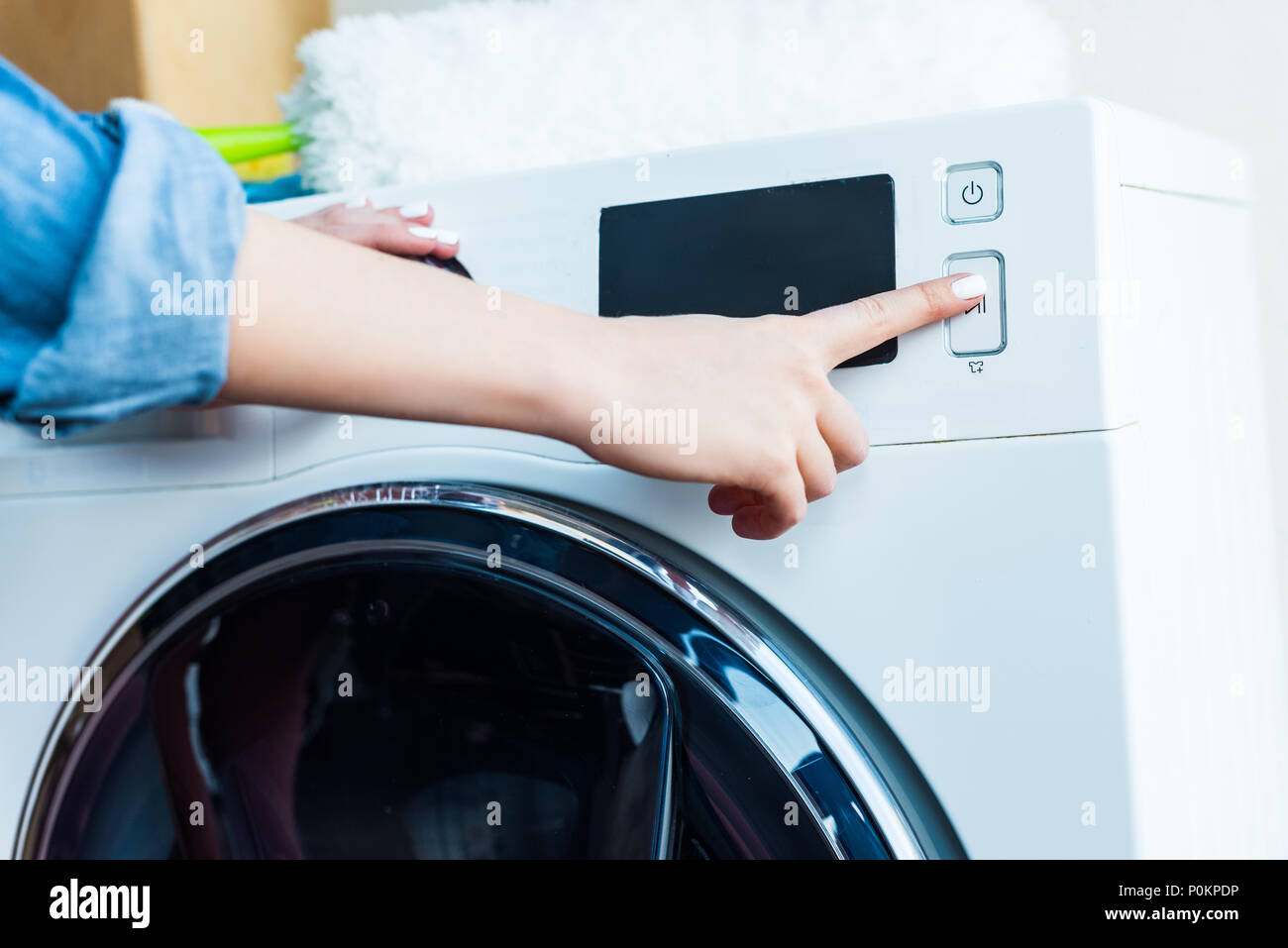 Using washing machine hi-res stock photography and images - Alamy