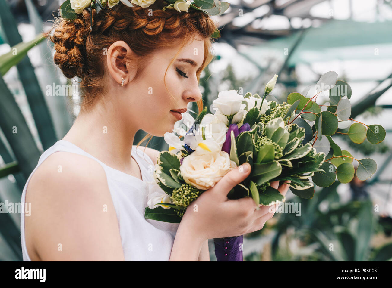 Beautiful bride profile hi-res stock photography and images - Alamy