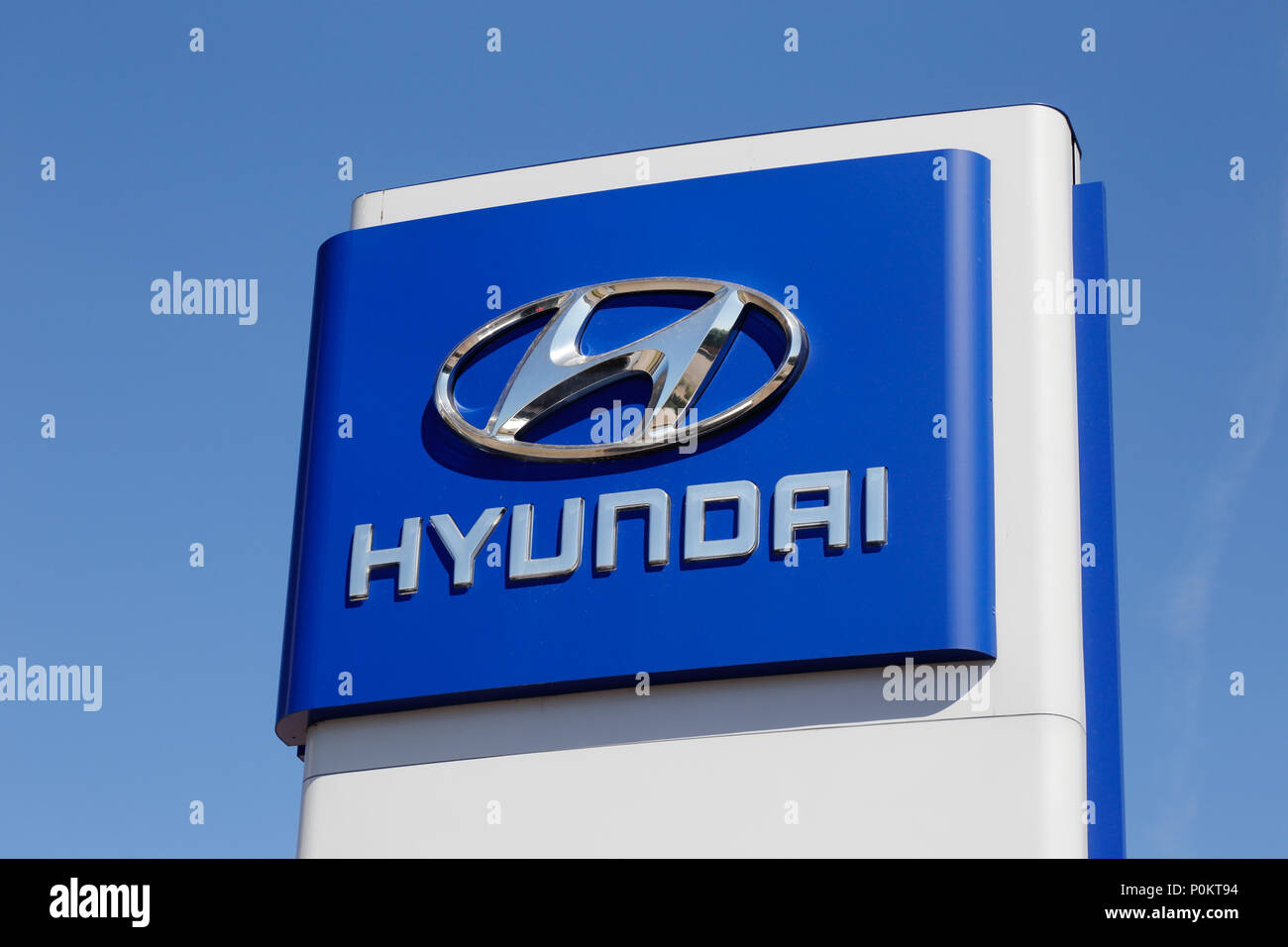 Hyundai sign hi-res stock photography and images - Alamy