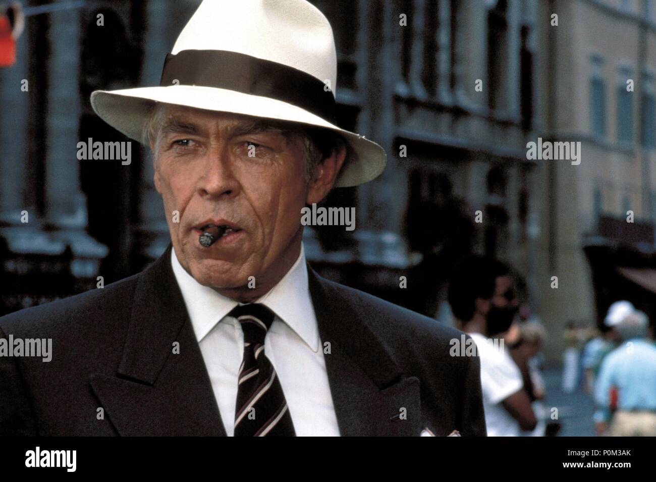 Hudson hawk 1991 james coburn hi-res stock photography and images - Alamy