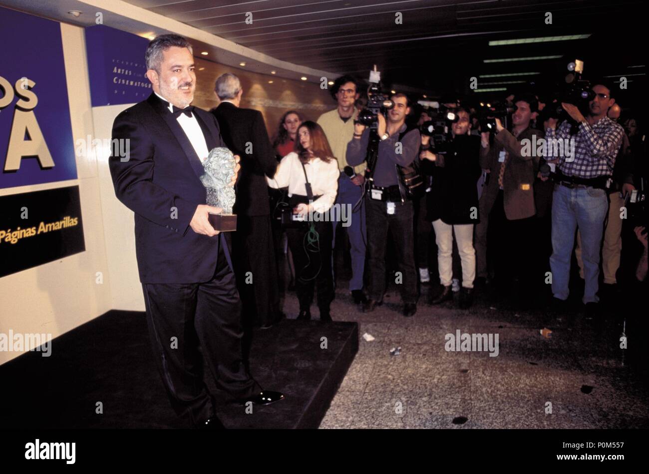 Description: 9th Goya Awards (1995). Imanol Uribe, best director for ...