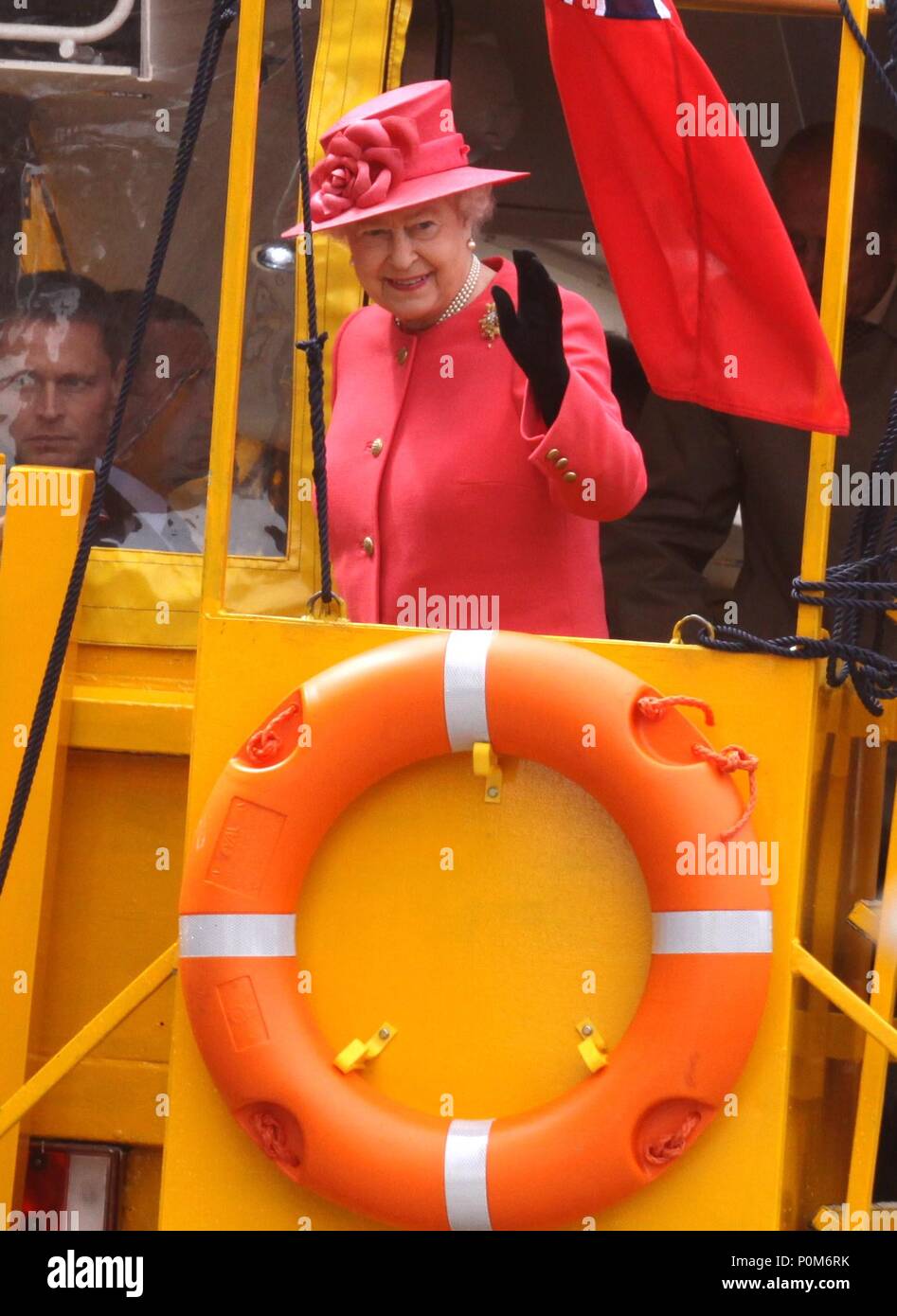 Queen and prince Philip take ride on The Duck bus at Liverpool Royal ...