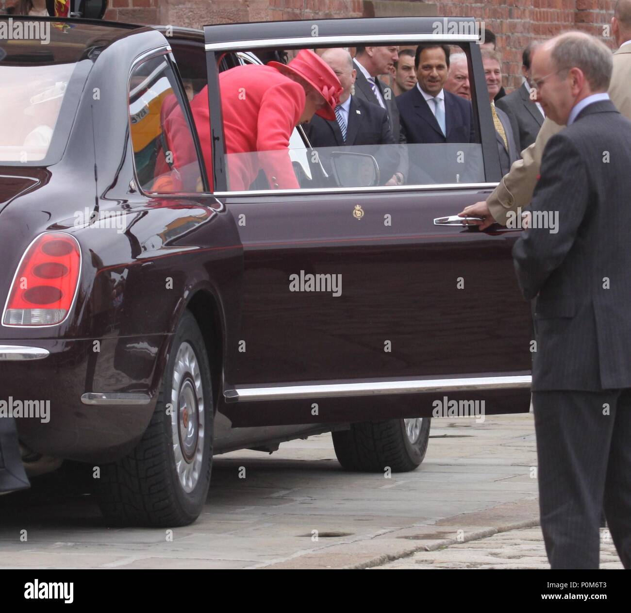 Queen and prince Philip take ride on The Duck bus at Liverpool Royal ...