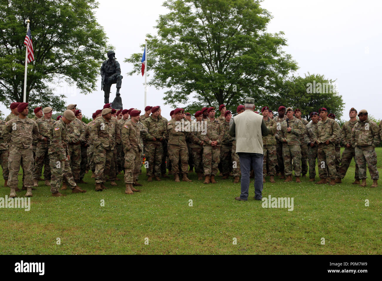 Paratroopers of the 82nd Airborne Division and other military units ...