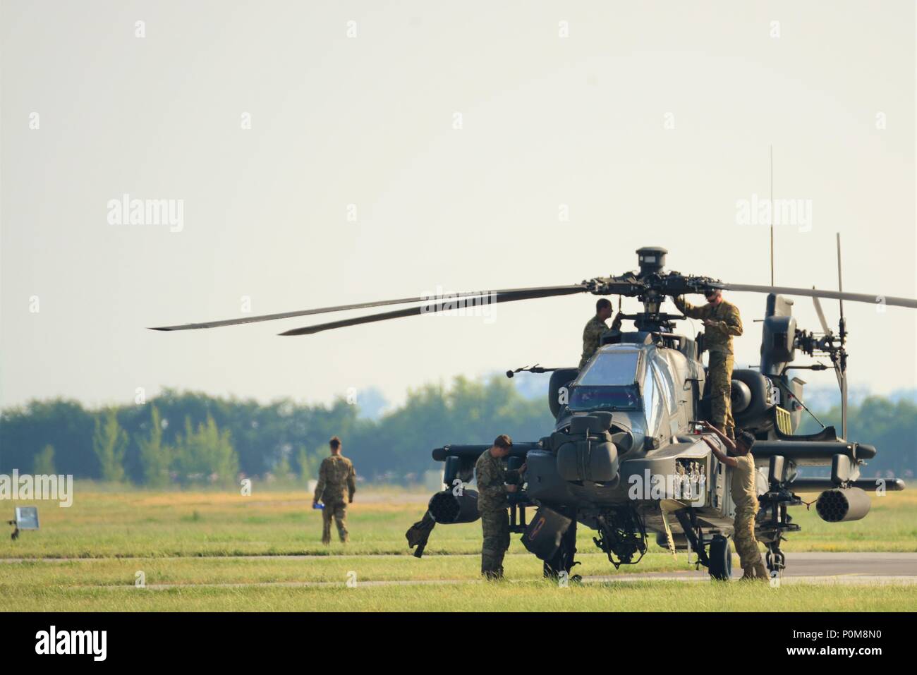 U.S. Soldiers from the 1st Battalion, 3rd Aviation Regiment (Attack ...
