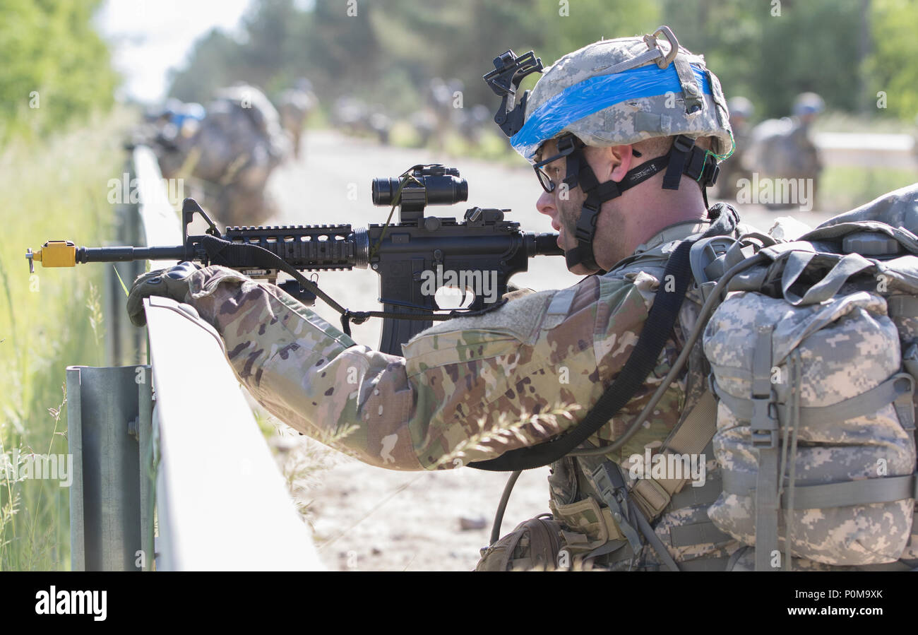 U.S. Soldiers from 1st Battalion, 109th Infantry Regiment, Pennsylvania ...