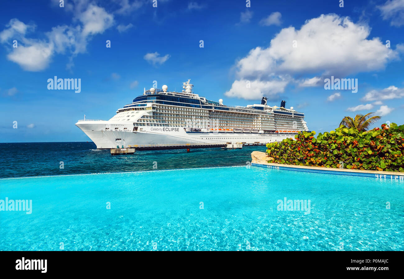 Cruise Ship in port Stock Photo - Alamy