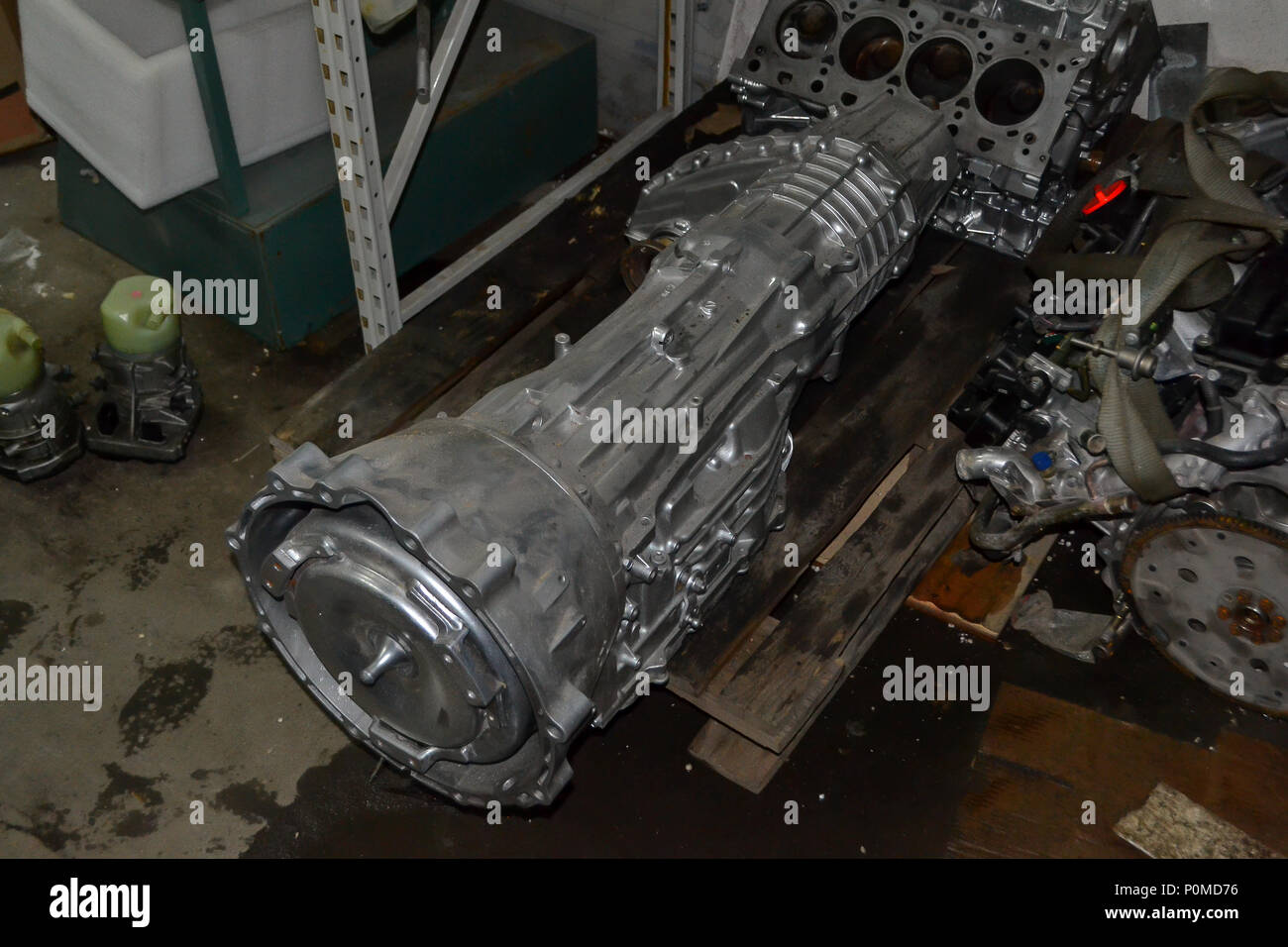 Car gearbox cutaway hi-res stock photography and images - Alamy