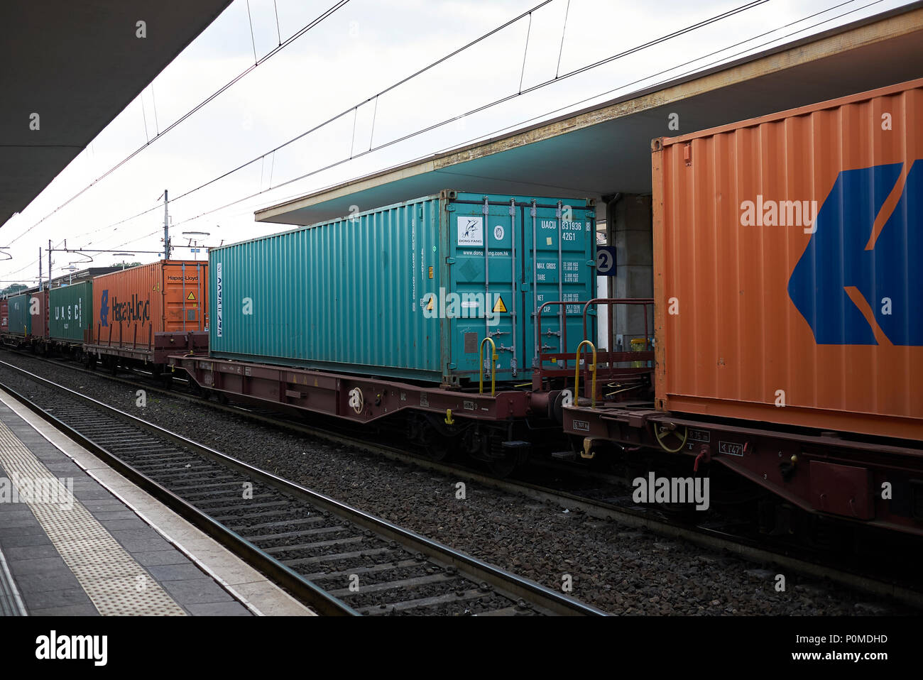 Railroad shipping container italia hi-res stock photography and images ...