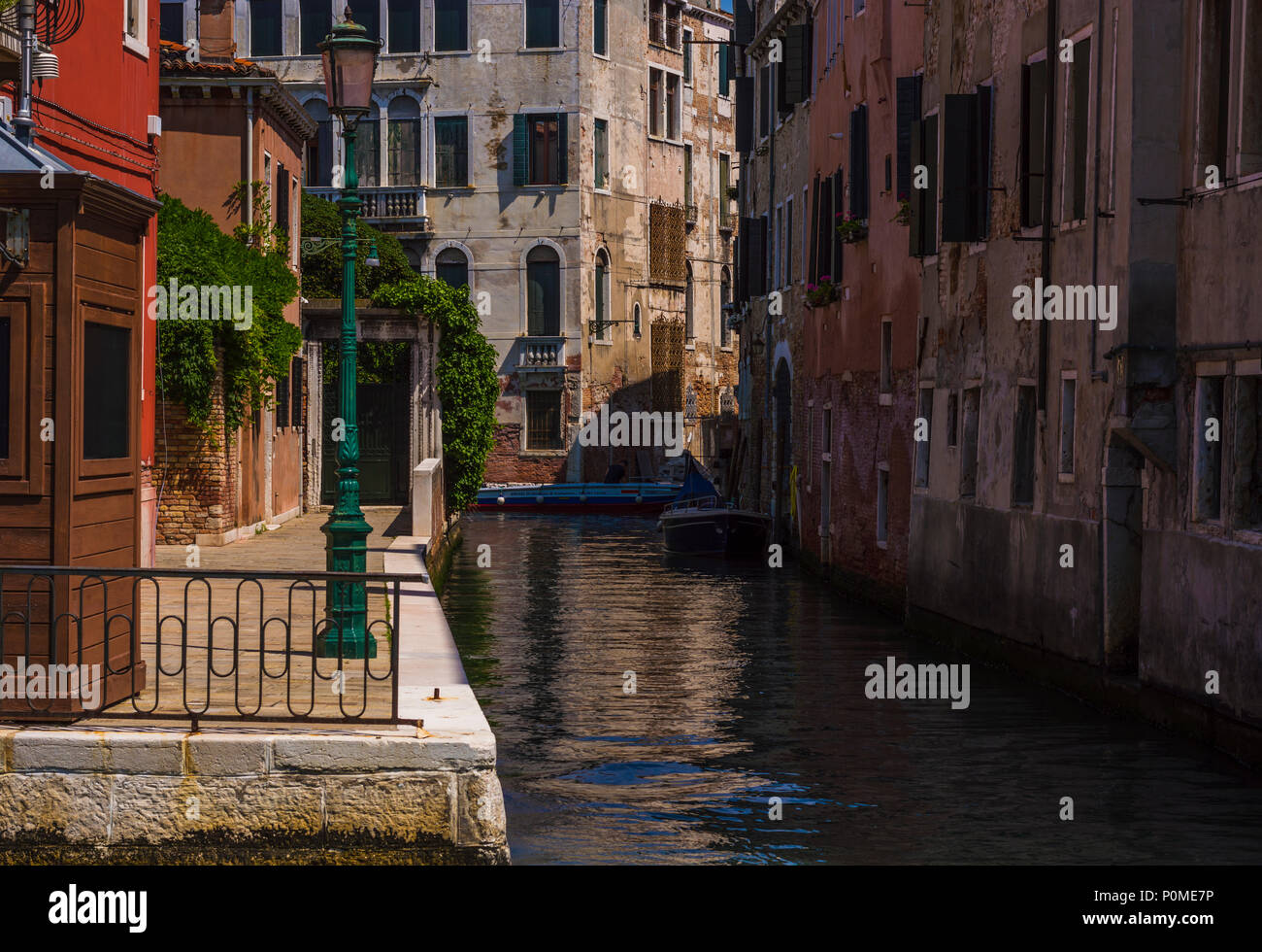 Venice street scene hi-res stock photography and images - Alamy