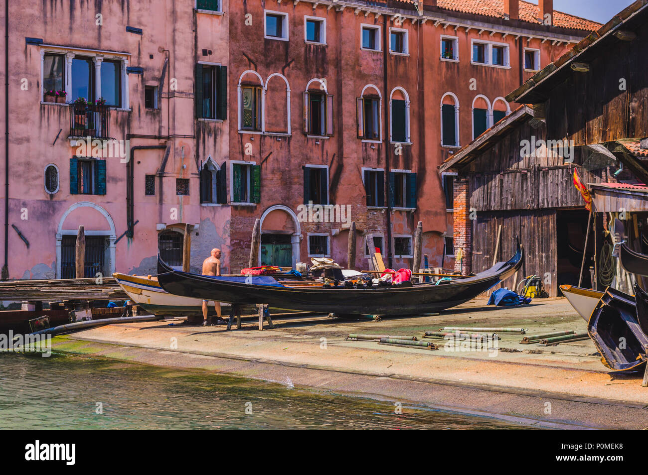 Traditional boatyard building wooden boats hi-res stock photography and ...