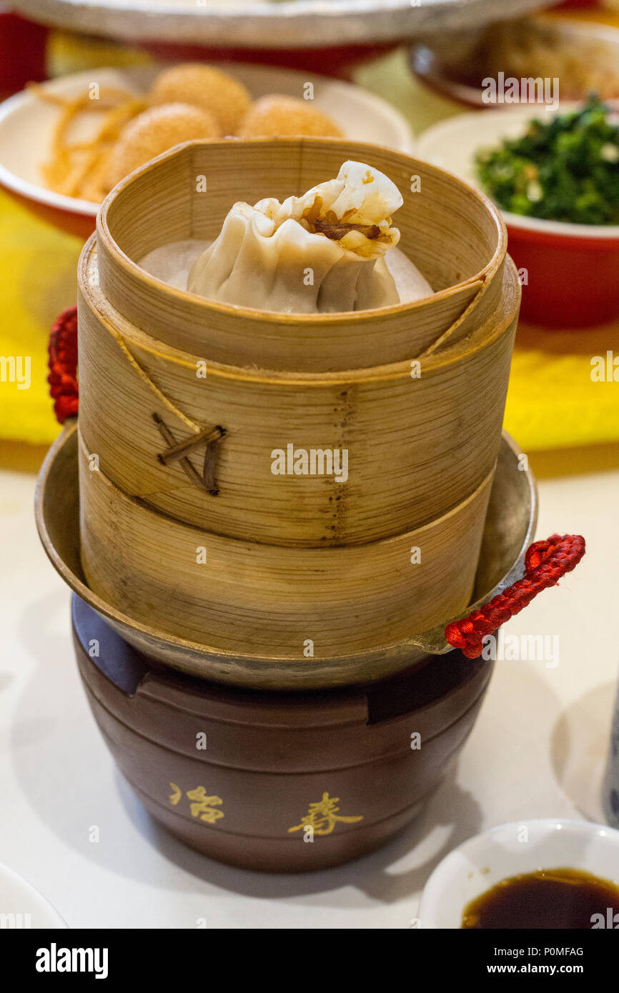 China restaurant food dim sum hi-res stock photography and images - Alamy