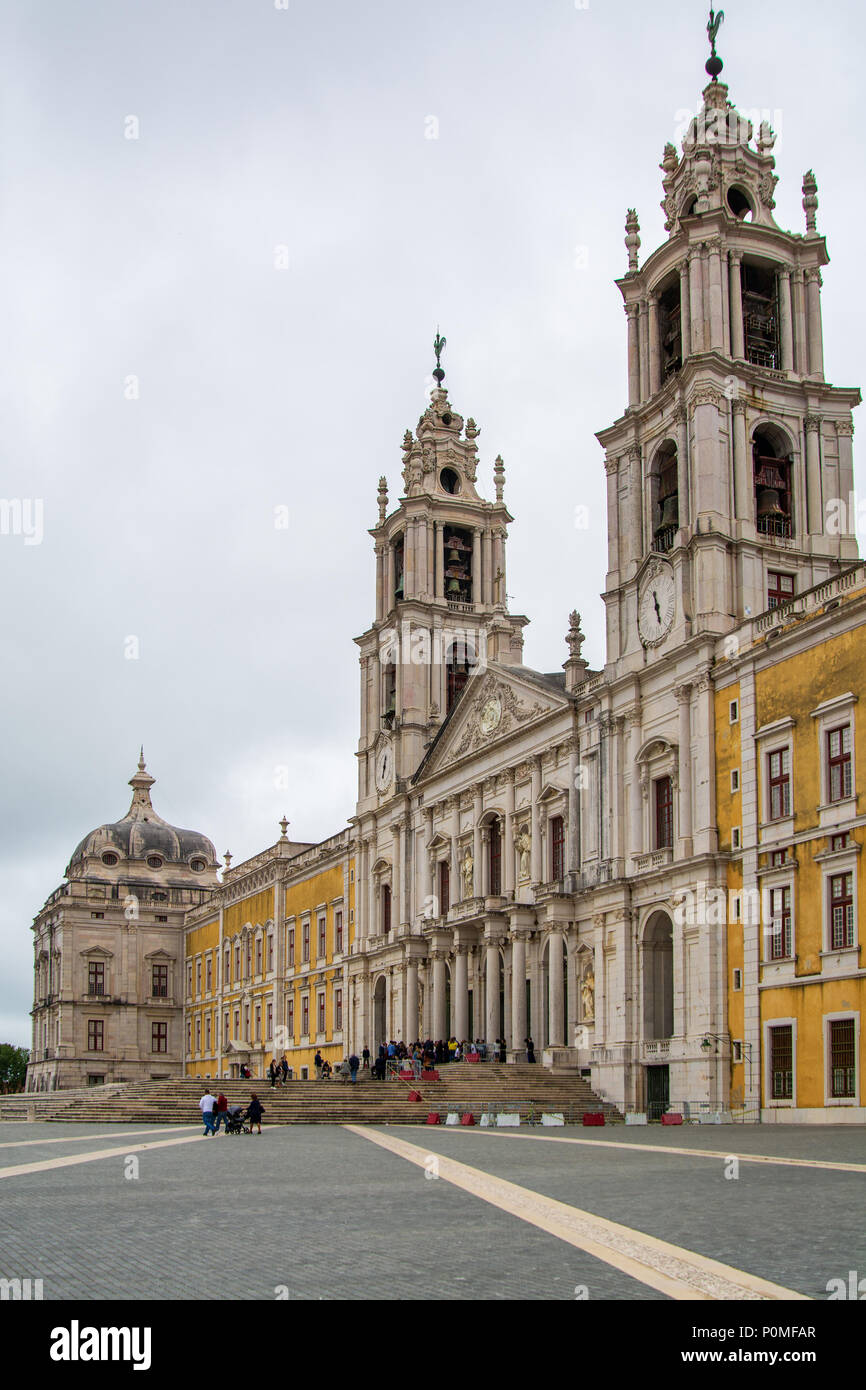 Palácio nacional de mafra hi-res stock photography and images - Alamy