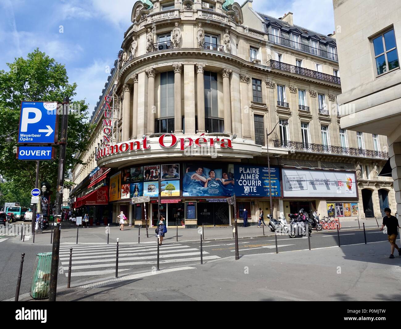 Front french movie theatre hi-res stock photography and images - Alamy