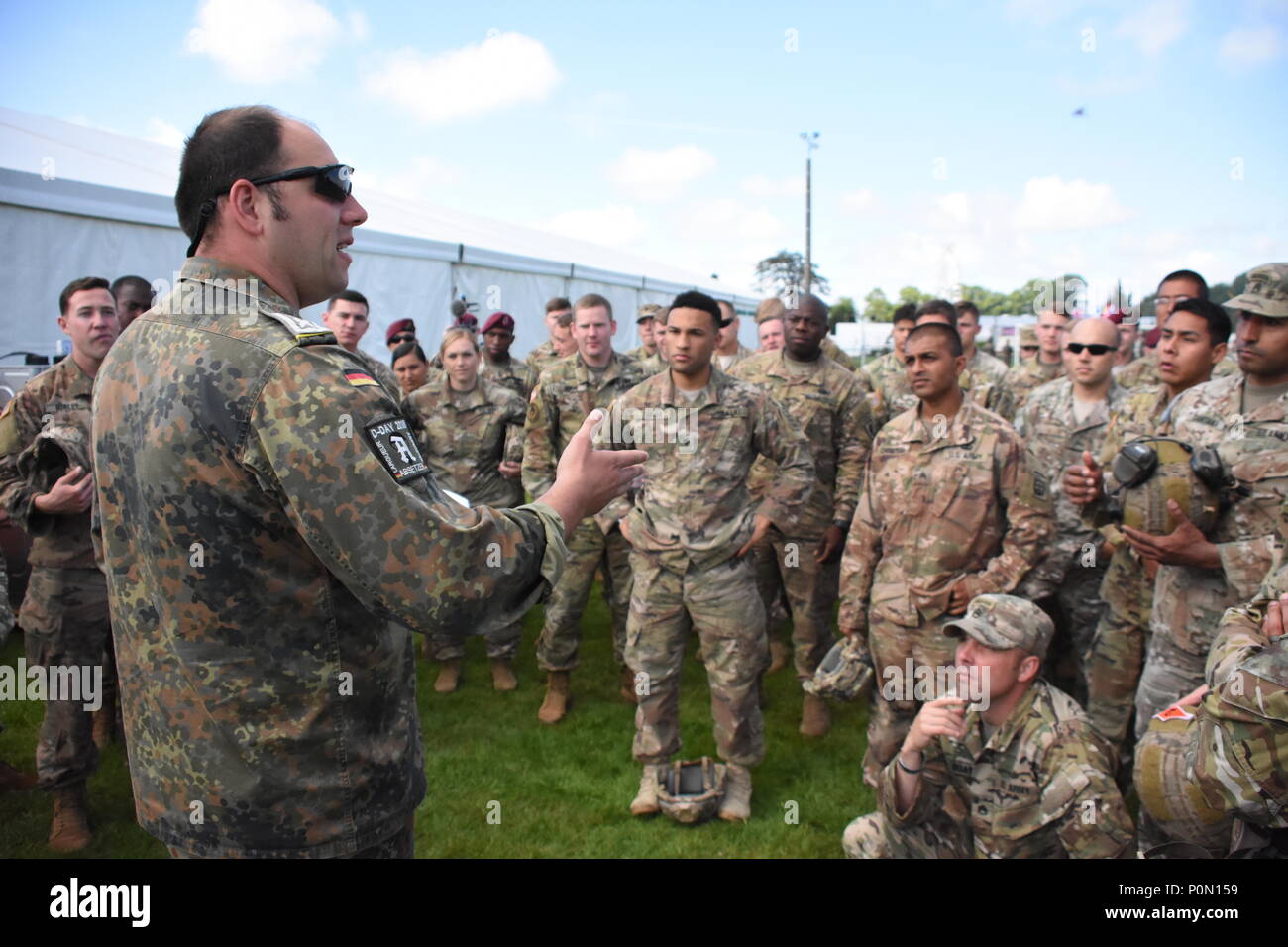 A German jumpmaster trains American paratroopers on the use of German ...