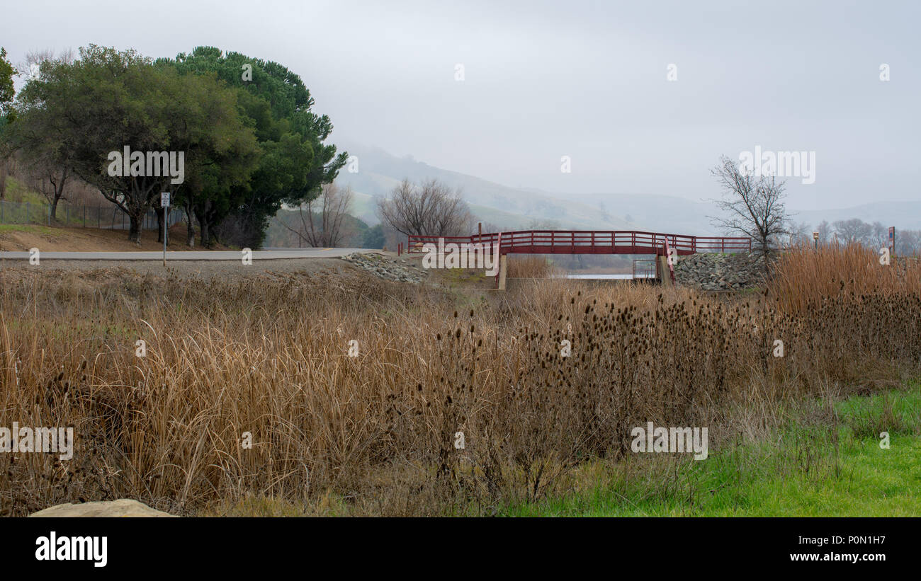 Central valley california road fog hi-res stock photography and images ...