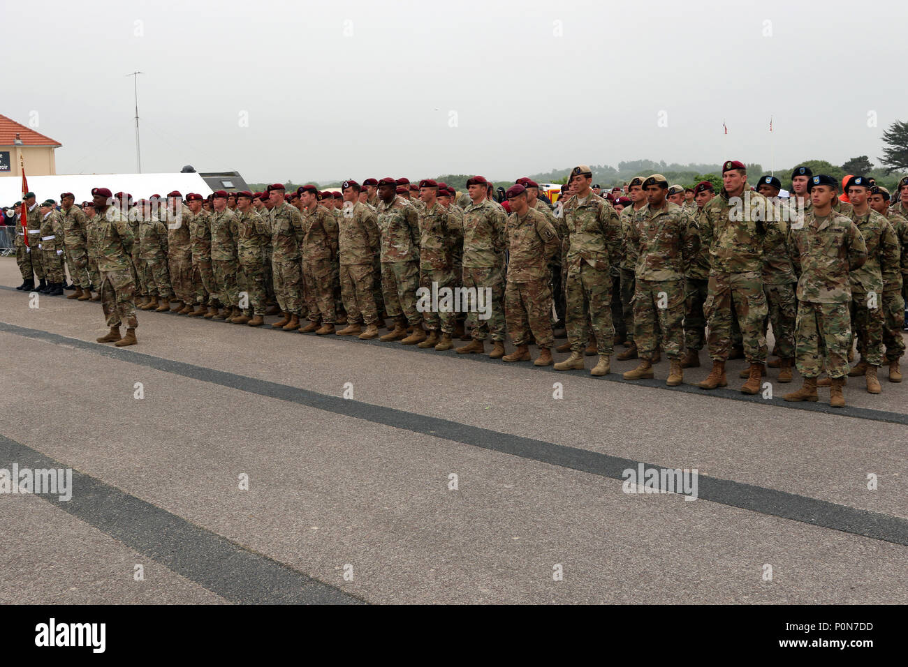 Paratroopers of the 82nd Airborne Division and other U.S. Army units ...