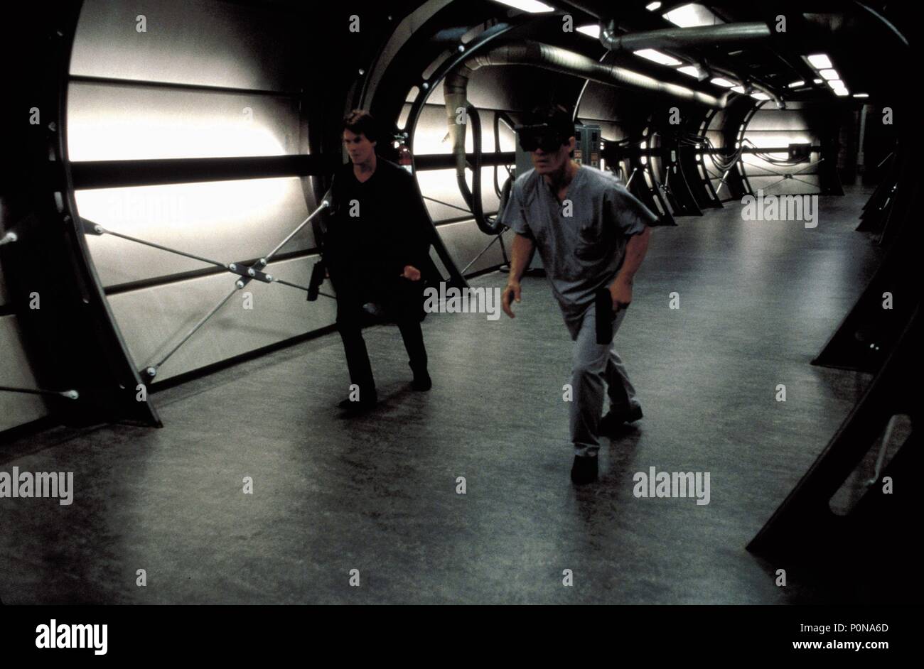 Hollow man 2000 kevin bacon hi-res stock photography and images - Alamy