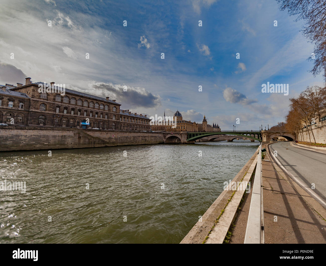 Paris water sunny hi-res stock photography and images - Alamy