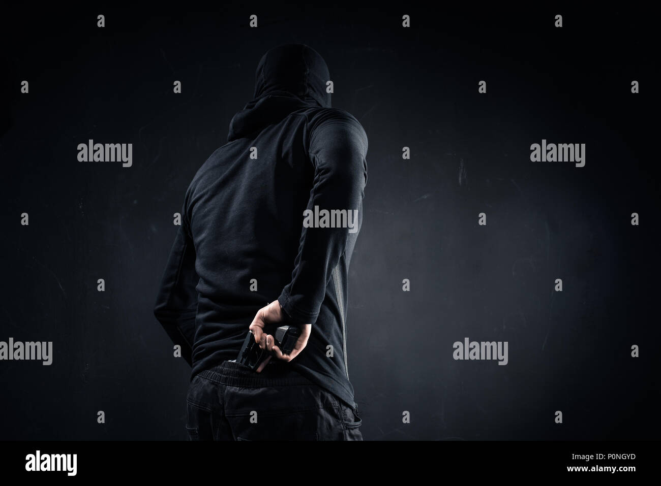 Thief hiding hi-res stock photography and images - Alamy