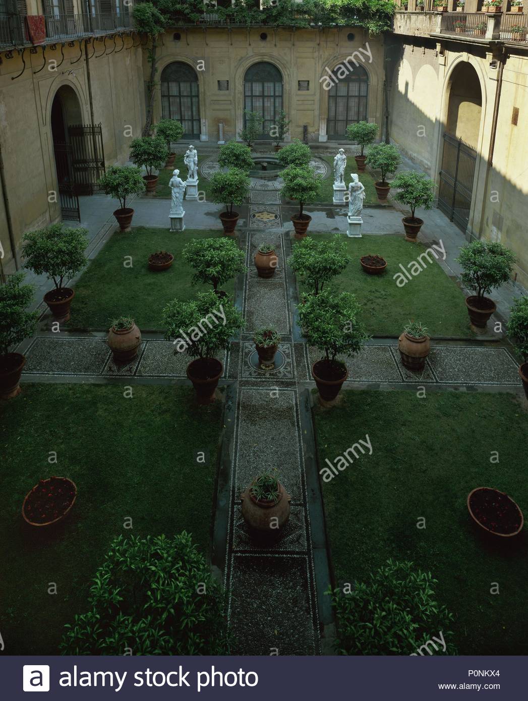 Palazzo Medici Riccardi Courtyard Stock Photos & Palazzo Medici ...