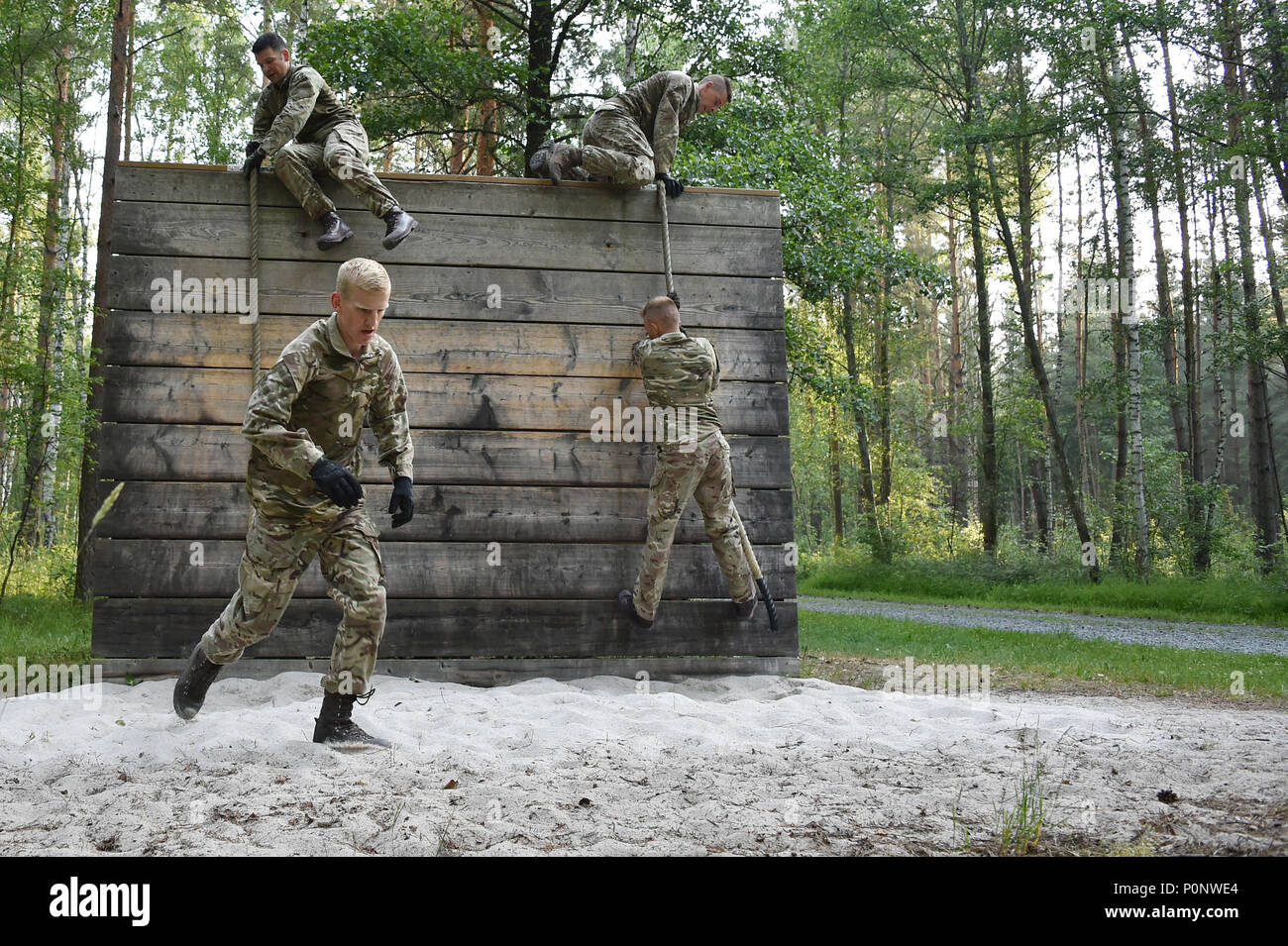 British soldiers with the Queen’s Royal Hussars navigate the obstacle ...