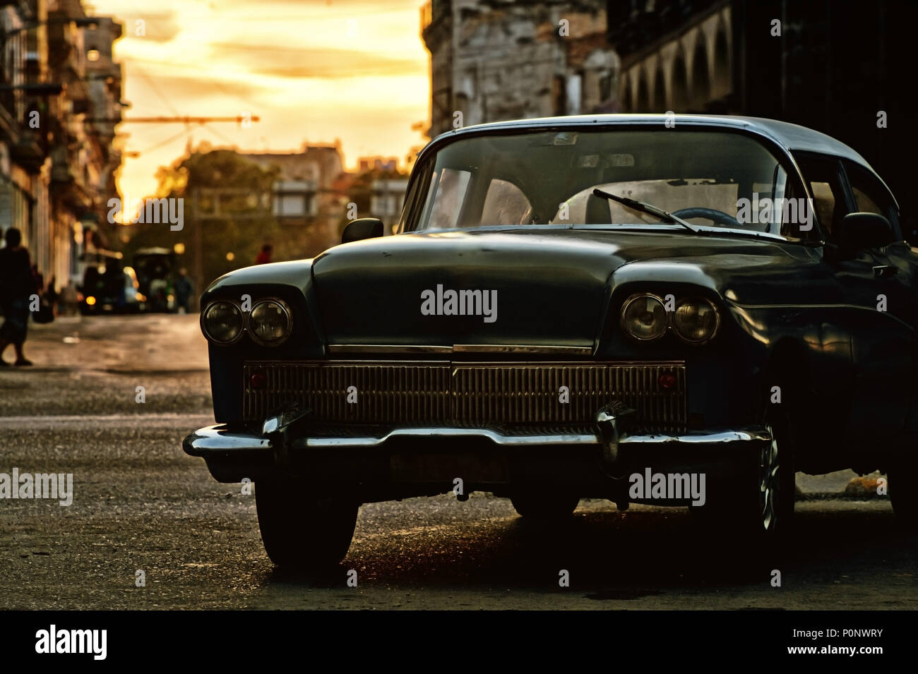 Car sunset urban hi-res stock photography and images - Alamy