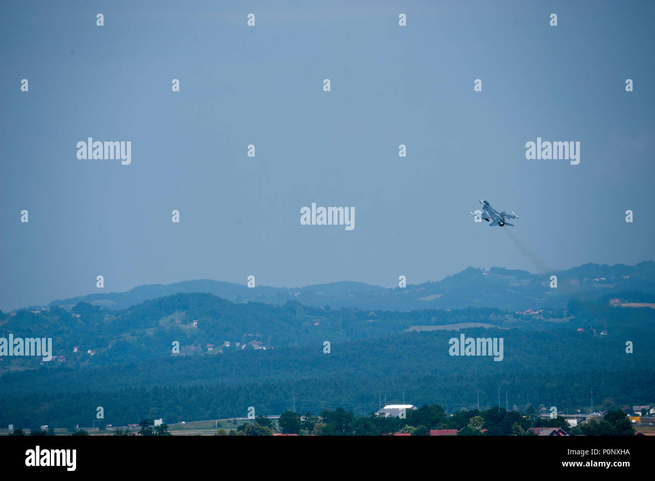 An F-16 Fighting Falcon from the 140th Wing, Colorado Air National ...